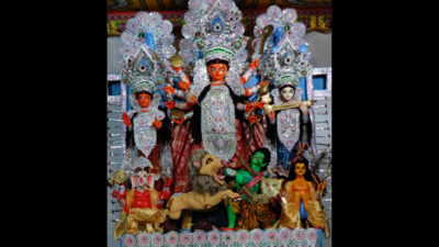 Kolkata's oldest Durga Puja turns 413 years at Barisha's Sabarna Ray ...