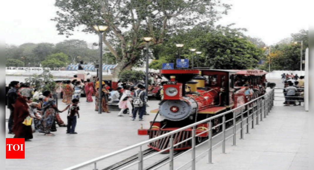 Atal Express: Metro cheaper than Atal Express toy train in Kankaria ...