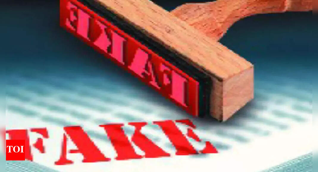 Lucknow Fir Against Two Imposters For Forgery Lucknow News Times