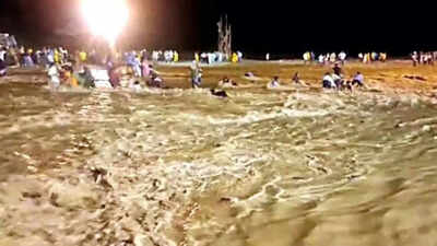 North Bengal flash flood sweeps away 8 during Durga idol immersion | Kolkata News - Times of India