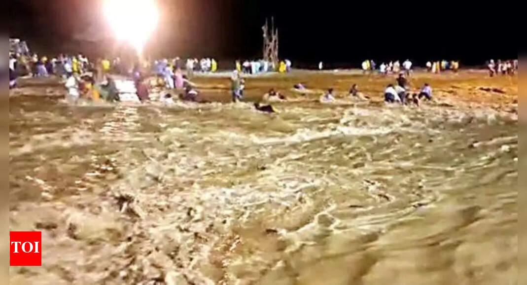 North Bengal flash flood sweeps away 8 during Durga idol immersion | Kolkata News - Times of India