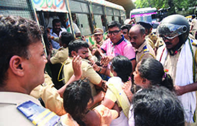 2,500 Activists Gearing Up To Gherao Rss Headquarters Rounded Up ...