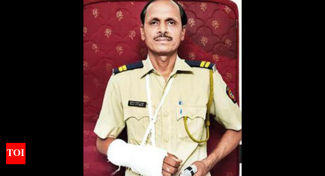 Told To Slow Down At Nakabandi, Helmet-less Biker Rams Into Cop ...