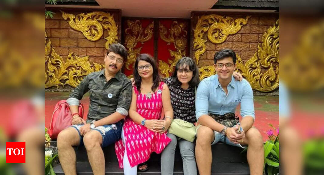 Actor Dibyojyoti Dutta enjoys a family vacation - Times of India