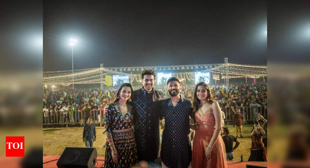 'Chabutro' team promotes the film during Navratri, see pics! | Gujarati ...