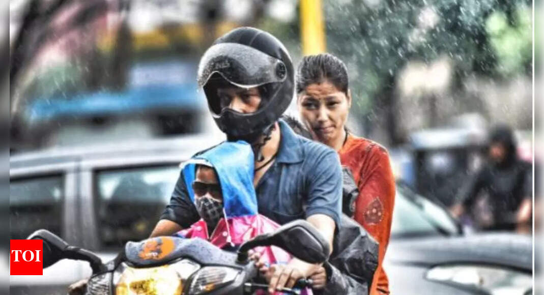 Latest Updates: Rain chokes roads in Delhi - The Times of India