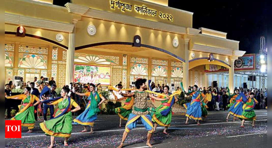 Kolkata: Durga Puja ends on high note with Red Road parade | Kolkata ...