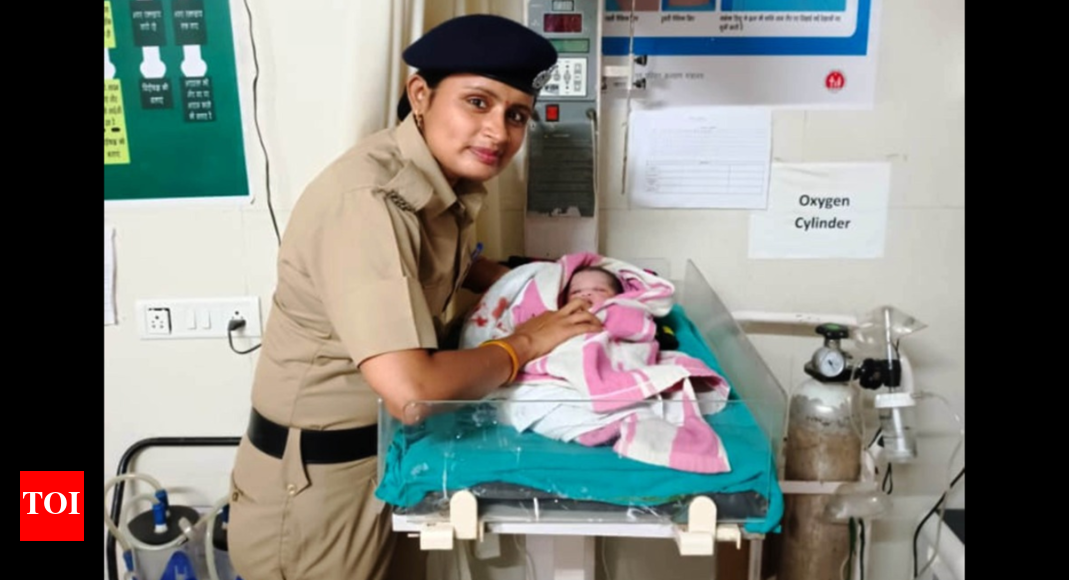 Uttar Pradesh: RPF team, women passengers help woman give birth on ...