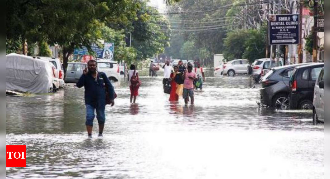 Lucknow weather: Heavy rain brings back waterlogging | Lucknow News - Times of India