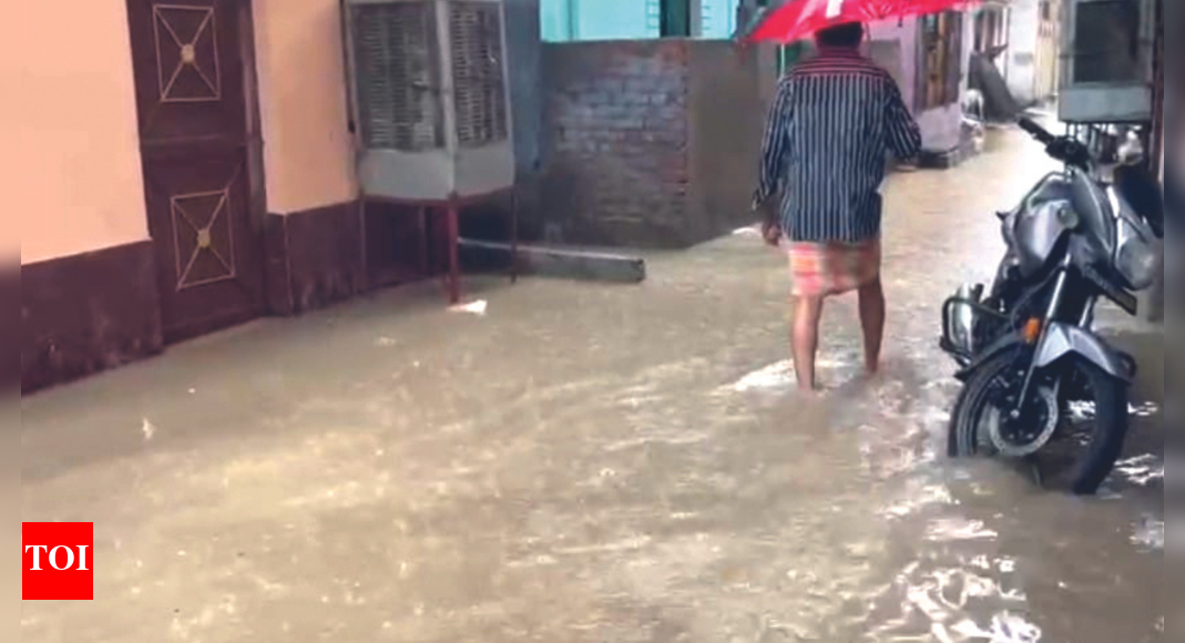 Wazirganj: Wazirganj Gets Inundated As Hospital’s Boundary Wall ...