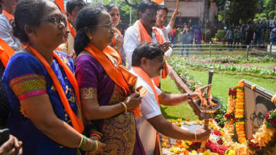 From 'bow and arrow' to 'mashaal' - Shiv Sena's changing poll symbols | Mumbai News - Times of India