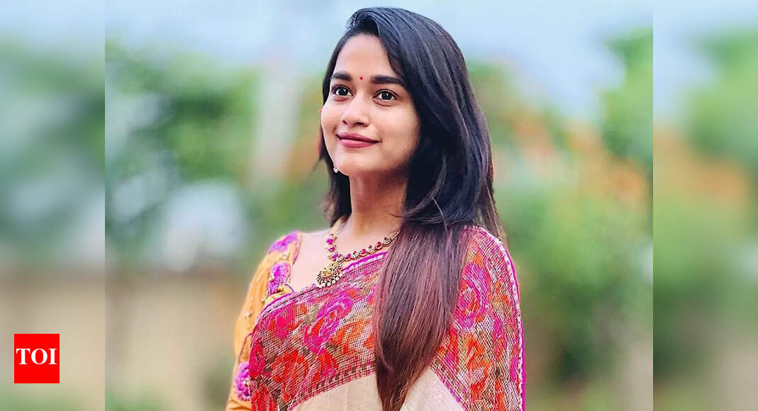 Kaavya announces her sudden exit from TV show Pandian Stores; Lavanya ...