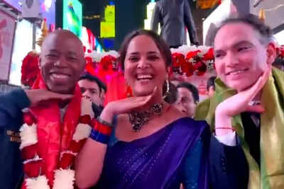 NYC's Mayor performs Taggedele hand gesture from 'Pushpa' | Telugu ...