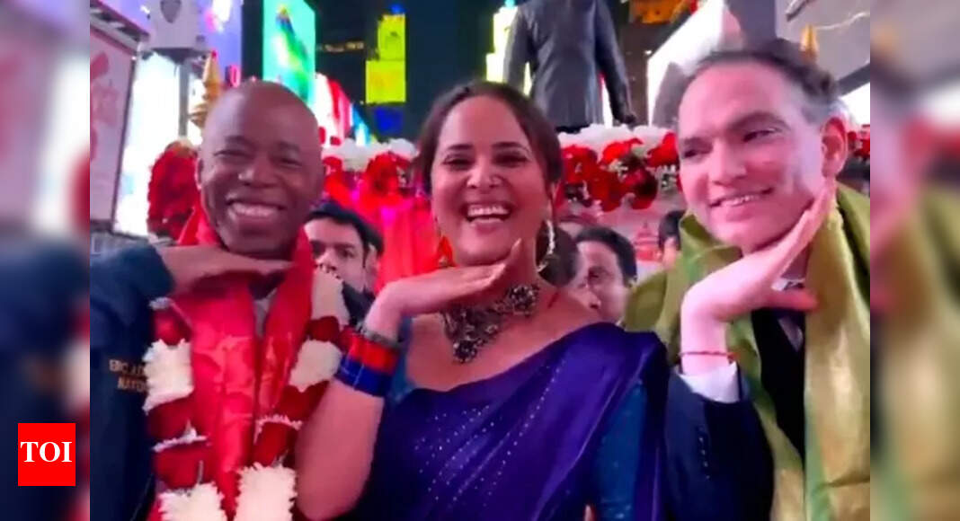 NYC's Mayor performs Taggedele hand gesture from 'Pushpa' | Telugu ...