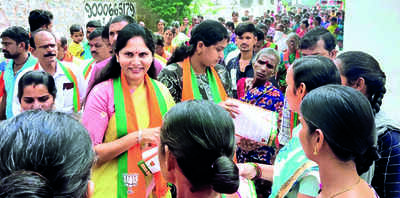 Spouses Spice Up Canvassing, Raj Gopal’s Wife At Forefront | Hyderabad ...