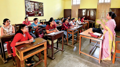 Kolkata: Colleges start classes before end of puja break to get ...