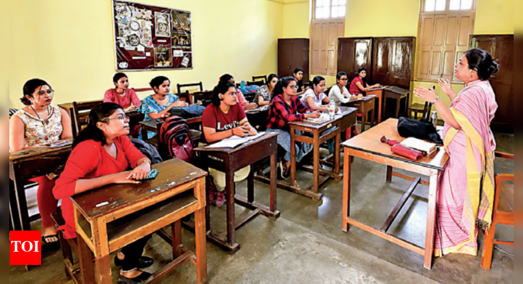 Kolkata: Colleges start classes before end of puja break to get ...
