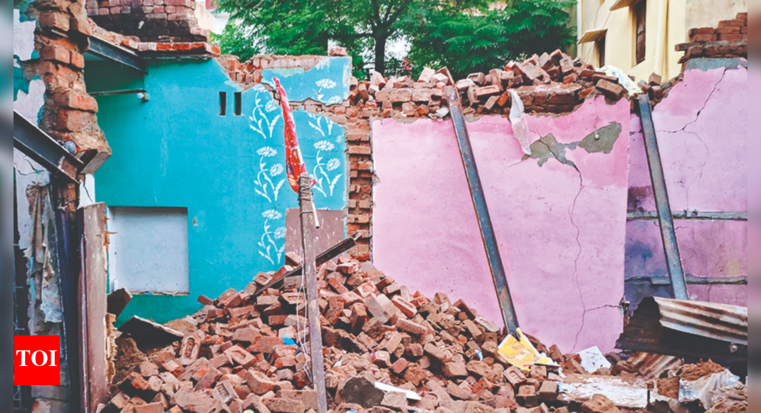 House: Crackers Stored In House Explode, Two Kids Among 6 Of Family ...