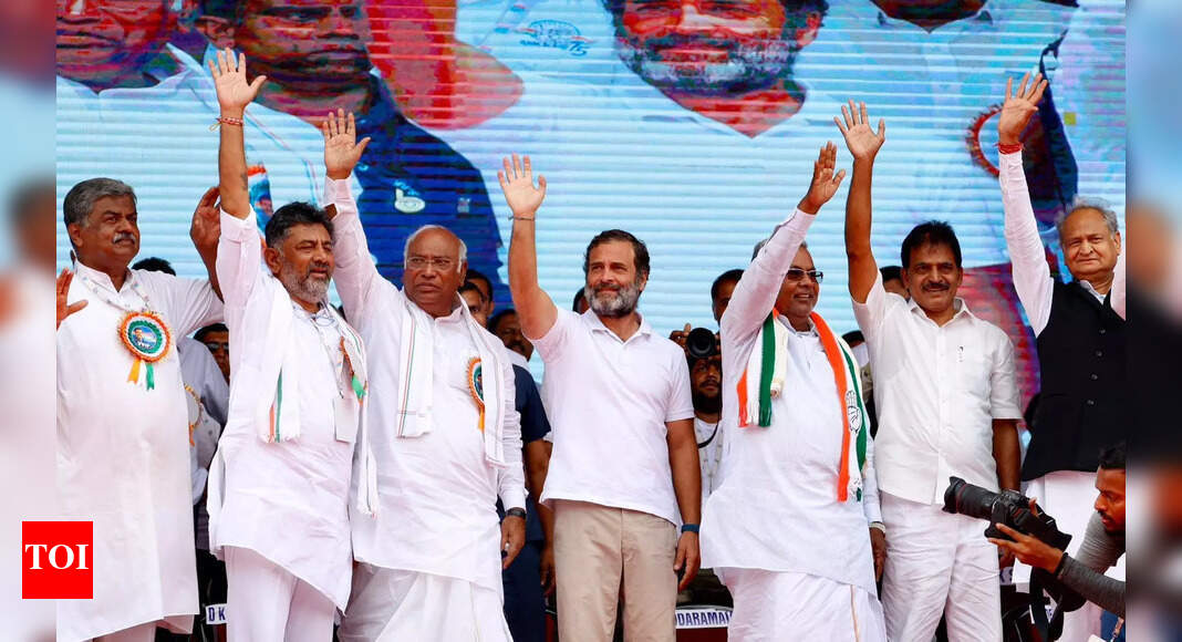 Congress Bharat Jodo Yatra live: Rahul Gandhi addresses public meeting in Ballari - The Times of ...