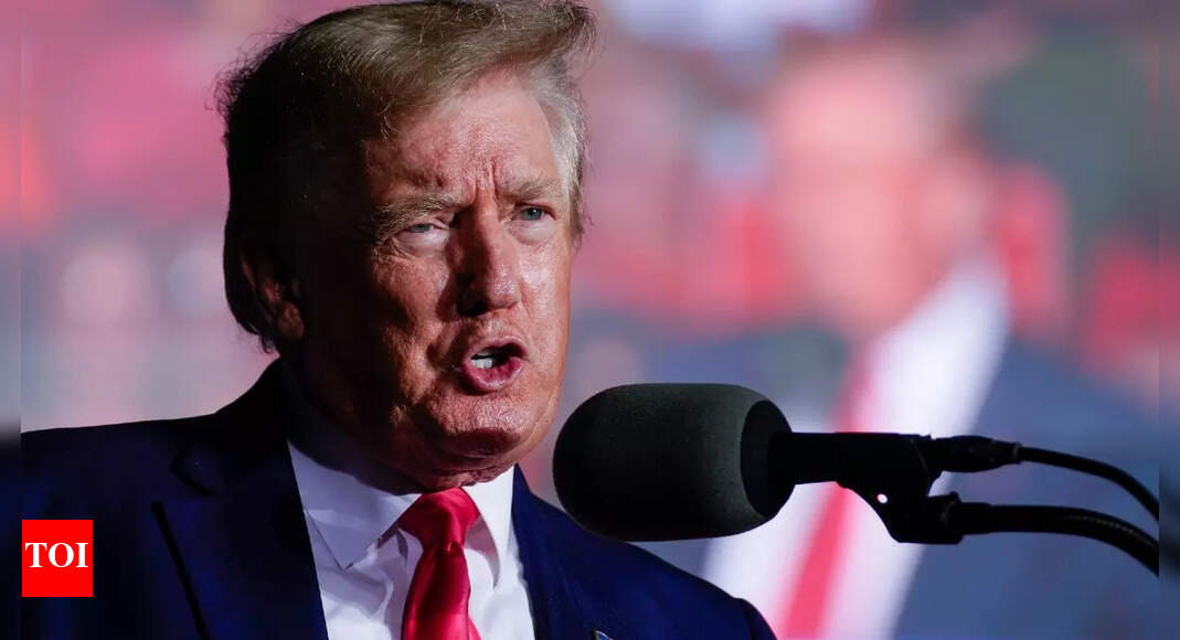 Aide: Donald Trump ordered boxes to be moved at Mar-a-Lago - Times of India