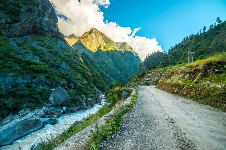 Best Places In Himalayas: Beautiful valleys in the Himalayas mountain ...