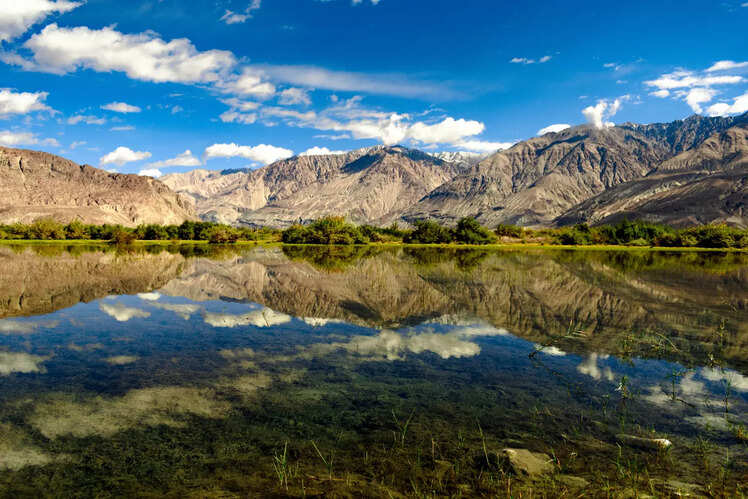 Best Places In Himalayas: Beautiful valleys in the Himalayas mountain ...