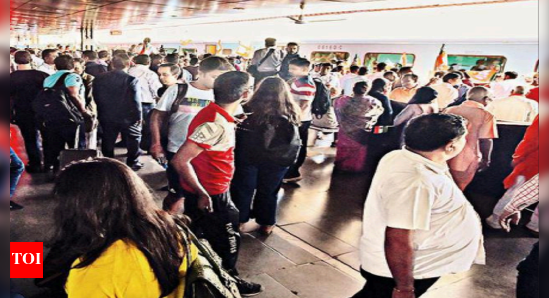 Train Passengers Hassled As Bjp Workers Choke Platform | Chandigarh ...