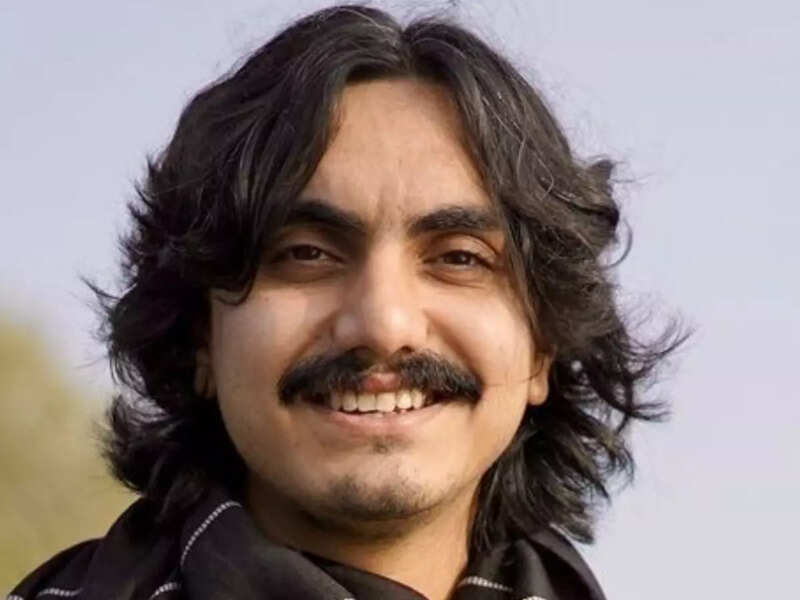 Watch! Popular singer Aditya Gadhvi enjoys the breath-taking beauty of ...