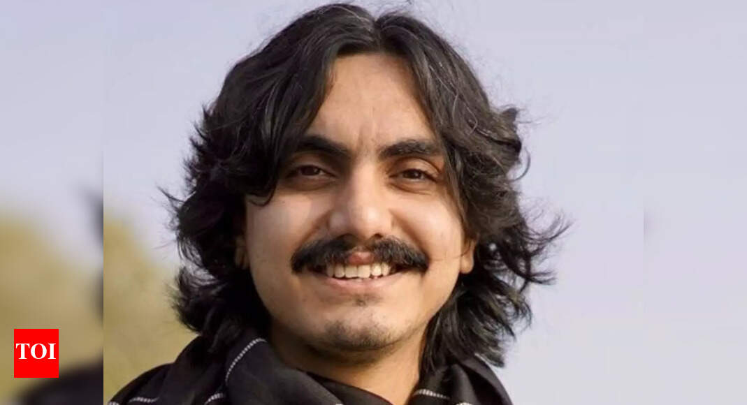 Watch! Popular singer Aditya Gadhvi enjoys the breath-taking beauty of ...