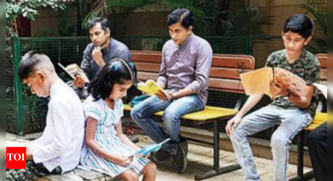 Thane: Family starts a movement to promote reading as an easy remedy ...