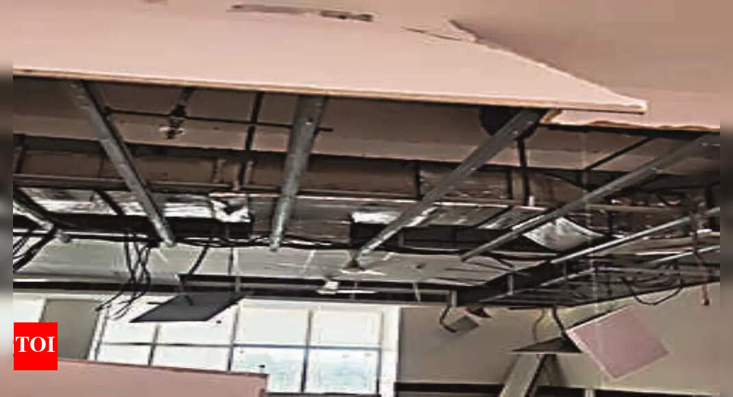Mkcg Ot: Day After Mkcg Ot Complex Reopens, False Ceiling Collapses ...