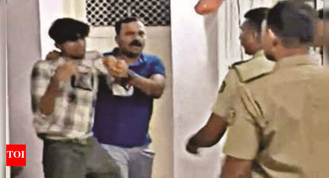 Si Suspended For Slapping Youth | Kochi News - Times of India