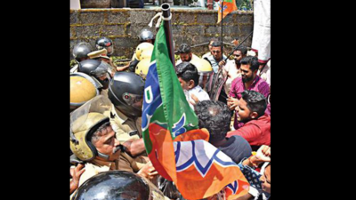 Mla: Yuva Morcha Takes Out Protest March | Kochi News - Times of India