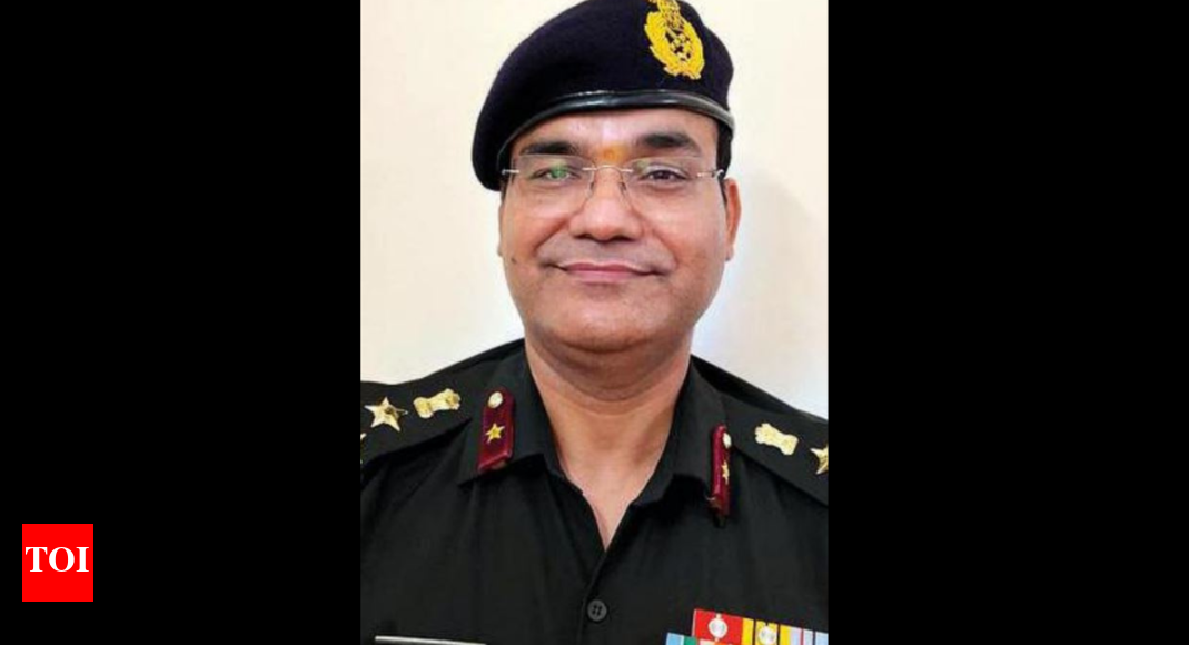 Lucknow-based Brigadier Sanjay Kumar Mishra conducts cataract operation ...