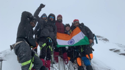 IIT Roorkee team scales Friendship Peak in Pir Panjal | Dehradun News ...
