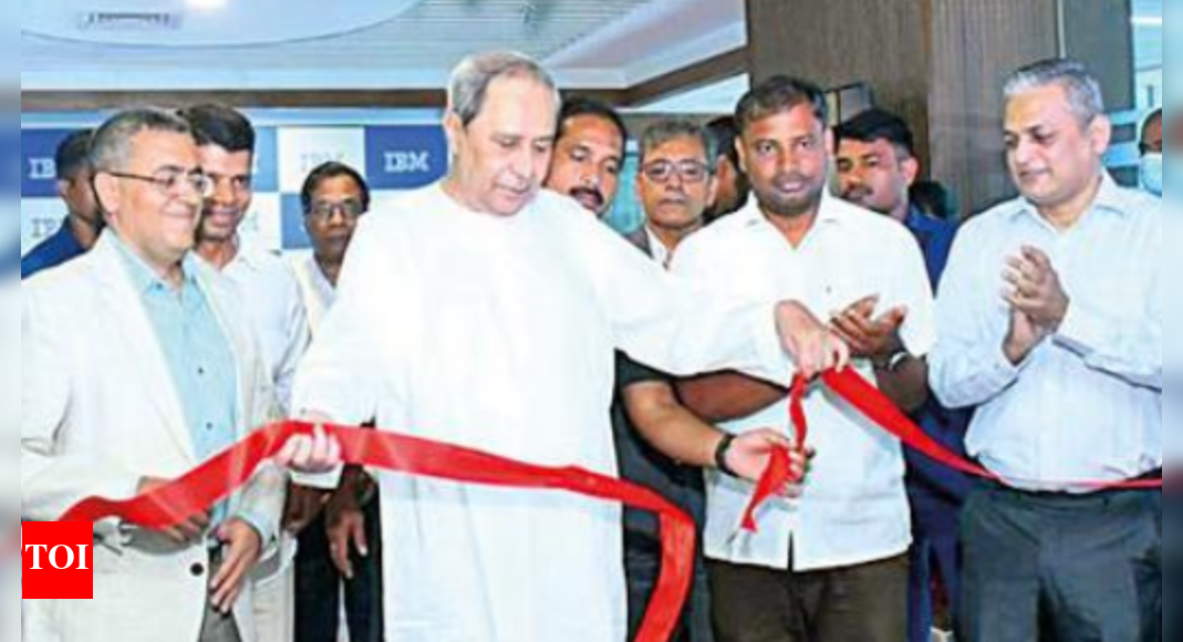 President Droupadi Murmu, PM Narendra Modi call up Odisha CM Naveen Patnaik to greet him on 76th ...