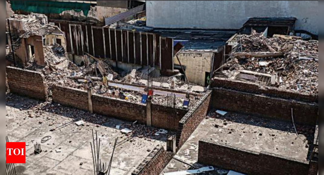 Building Collapse: Onus On Owner & Contractor, Says Panel | Gurgaon ...