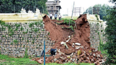 Mysuru: Part of 200-year-old Mysuru Fort collapses | Mysuru News ...
