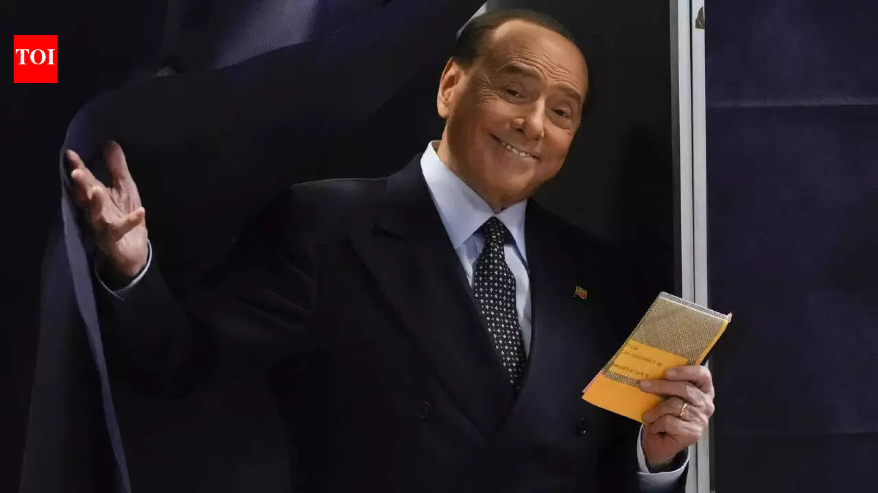 Putin: Berlusconi says Russia's Putin gifted him vodka, sweet note ...