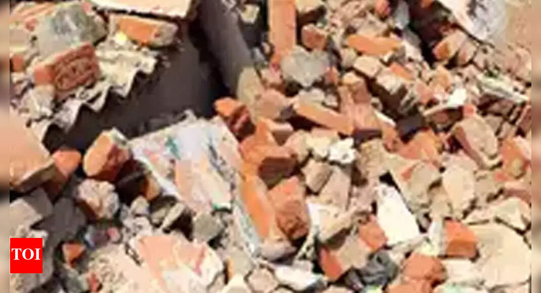 1 dead, 8 injured as house collapses in Firozabad | Agra News - Times ...