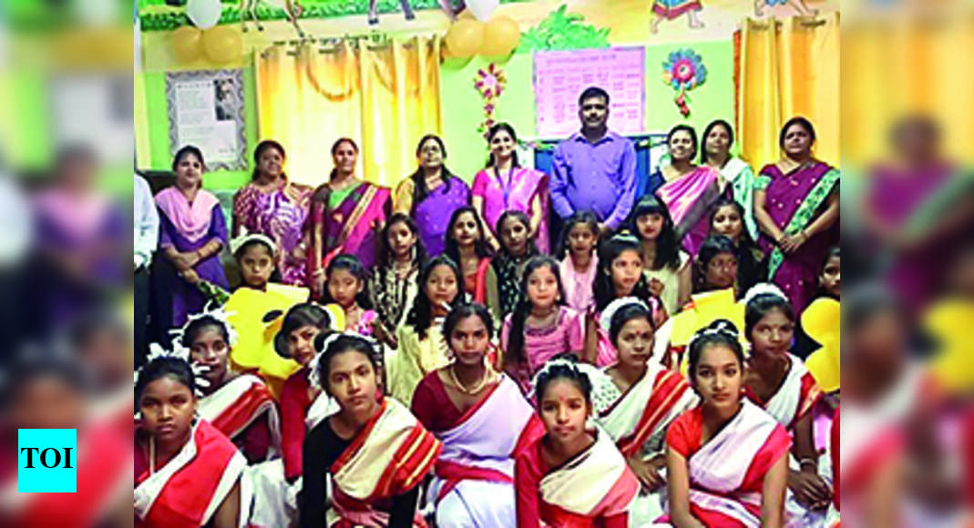 Colour Books In Govt School Libraries Make Learning Fun | Ranchi News ...