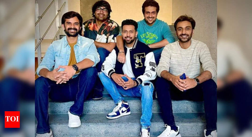 PHOTO! Malhar Thakar, Yash Soni, and others post a happy picture ...
