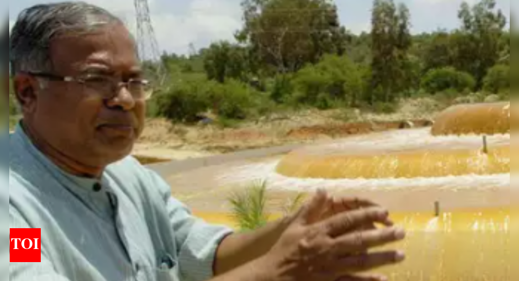 Bengaluru: Ex-minister S Suresh Kumar steps in as cable operators ...