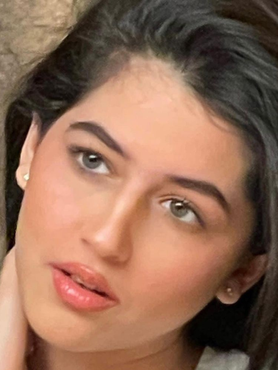 Twinkle Khanna's niece Naomika Saran is a stunner | Zoom TV