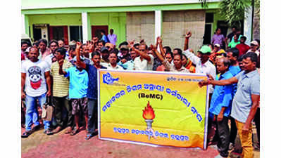 Daily Wagers’ Stir For Job Regularisation | Bhubaneswar News - Times of ...
