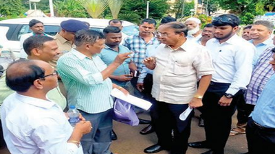 Ponda traders ask municipality to ban street sellers | Goa News - Times ...