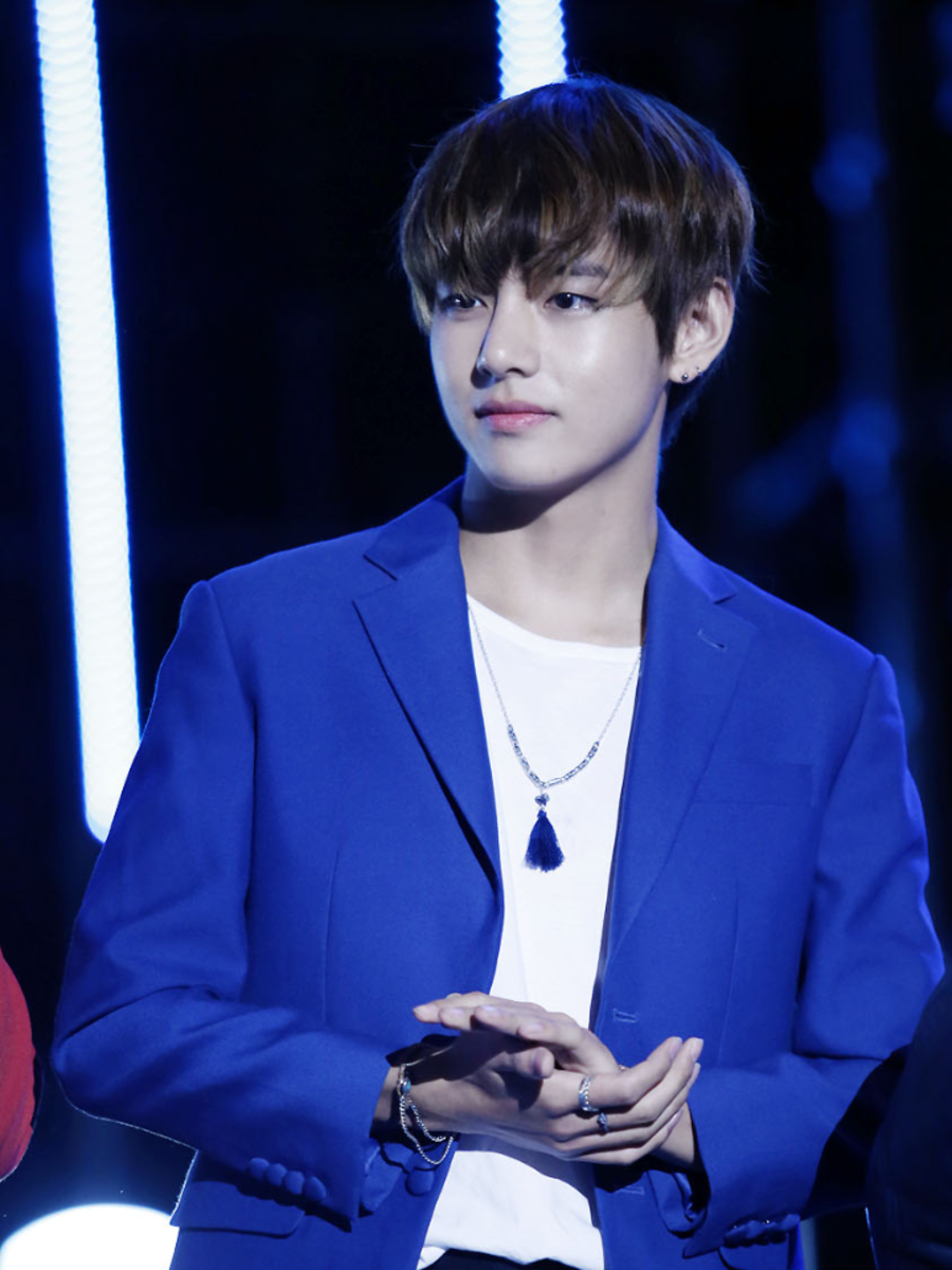 BTS’ V-approved ways to style Blue | Zoom TV