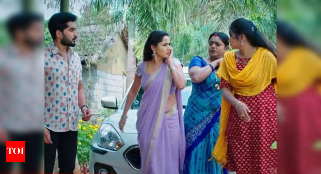 Karthika Deepam preview: Monitha to get yet another shock - Times of India