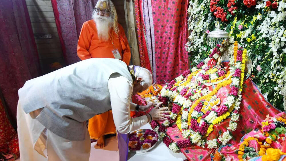 PM Narendra Modi visits Ayodhya , participates in Deepotsav | The Times ...