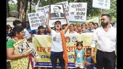 25 slum dwellers booked for protest outside NMC office | Nagpur News ...